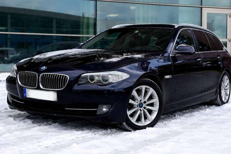 Blue BMW 530 2012 in Klaipeda, with an engine capacity of 2.99 L and mileage of 297 thousand km for 7750 €, photo 1 on AUTOMOTO.COM.LV