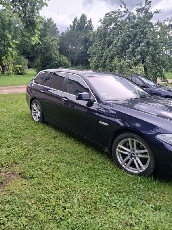 Blue BMW 530 2012 in Valmiera, with an engine capacity of 3.00 L and mileage of 322 thousand km for 10000 €, photo 3 on AUTOMOTO.COM.LV