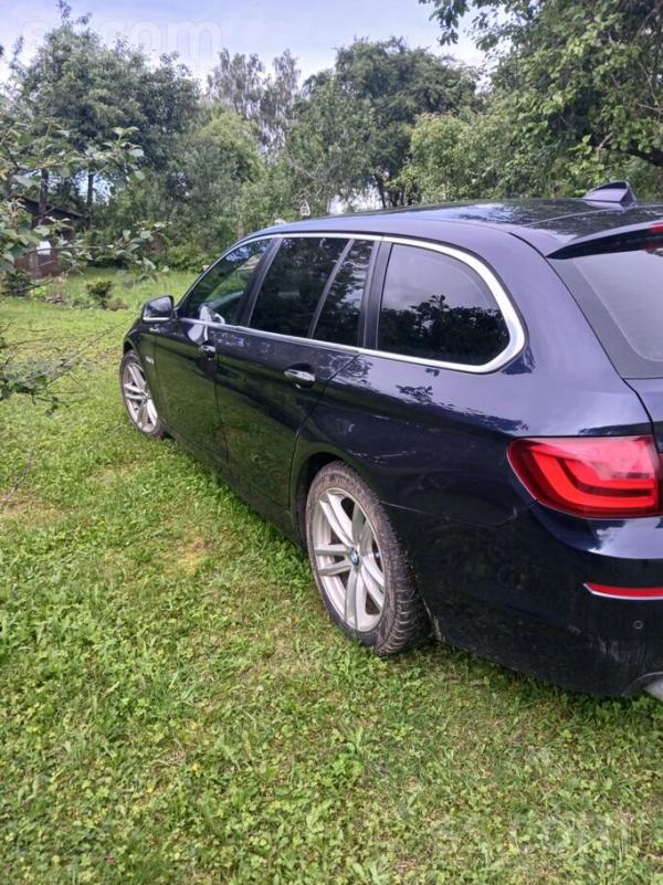 Blue BMW 530 2012 in Valmiera, with an engine capacity of 3.00 L and mileage of 322 thousand km for 10000 €, photo 4 on AUTOMOTO.COM.LV