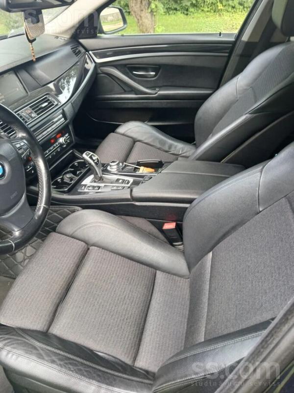 Blue BMW 530 2012 in Valmiera, with an engine capacity of 3.00 L and mileage of 322 thousand km for 10000 €, photo 10 on AUTOMOTO.COM.LV