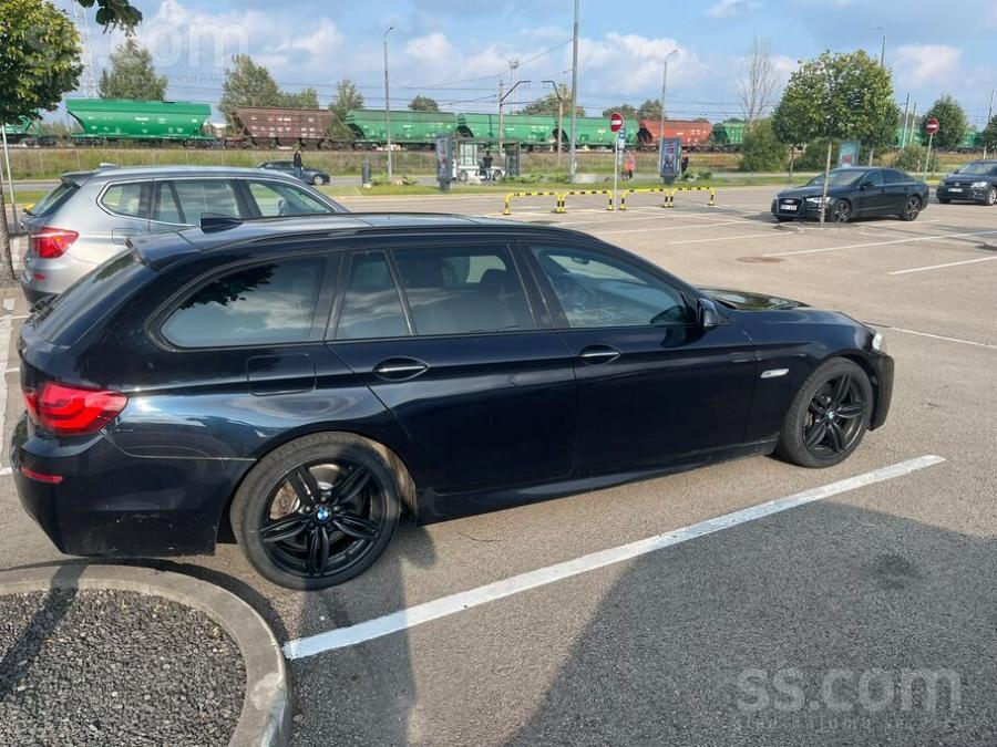 Blue BMW 530 2012 in Riga, with an engine capacity of 3.00 L and mileage of 400 thousand km for 8900 €, photo 7 on AUTOMOTO.COM.LV