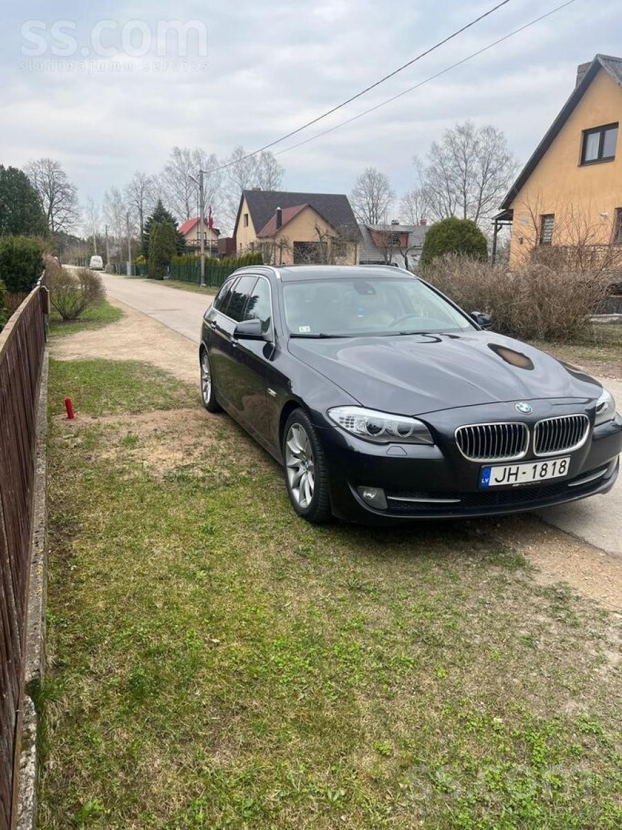 Blue BMW 530 2013 in Riga, with an engine capacity of 3.00 L and mileage of 340 thousand km for 10500 €, photo 2 on AUTOMOTO.COM.LV