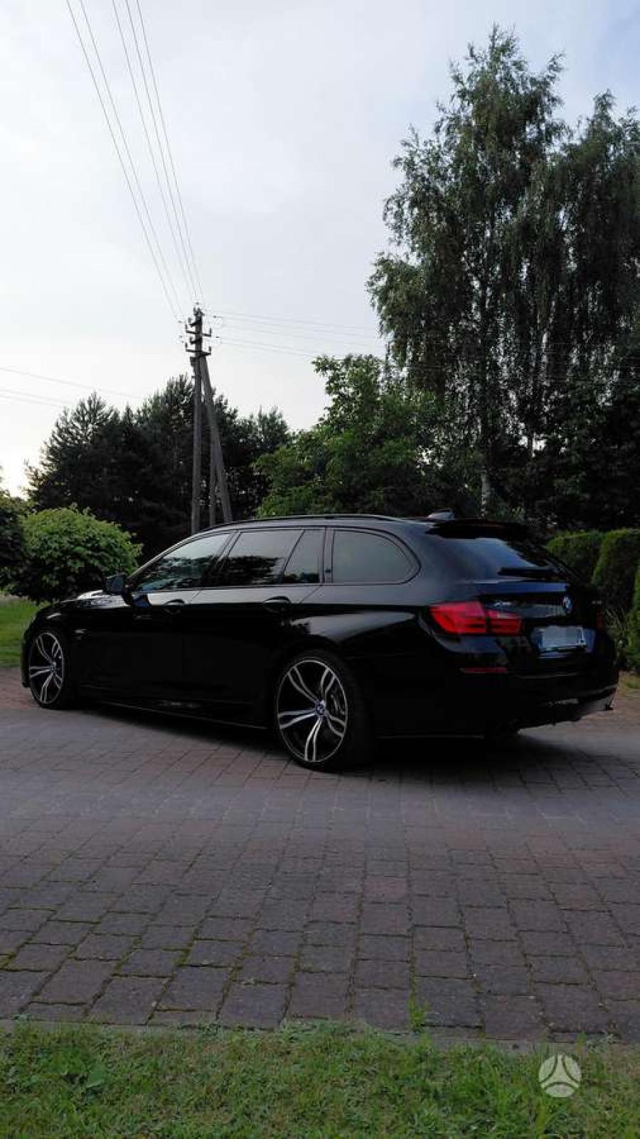 Blue BMW 530 2013 in Vilnius, with an engine capacity of 2.99 L and mileage of 383 thousand km for 10000 €, photo 11 on AUTOMOTO.COM.LV