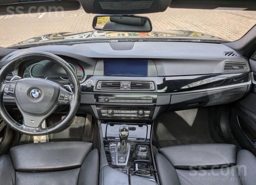 Blue BMW 530 2013 in Ogre, with an engine capacity of 3.00 L and mileage of 374 thousand km for 8125 €, photo 13 on AUTOMOTO.COM.LV