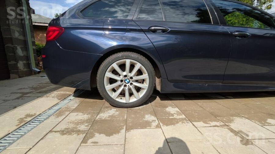 Blue BMW 530 2013 in Ogre, with an engine capacity of 3.00 L and mileage of 374 thousand km for 8125 €, photo 17 on AUTOMOTO.COM.LV