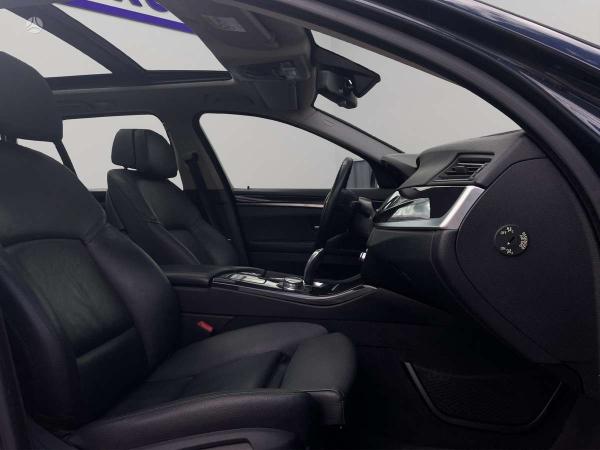 Blue BMW 530 2013 in Vilnius, with an engine capacity of 0.00 L and mileage of 302 thousand km for 12999 €, photo 8 on AUTOMOTO.COM.LV