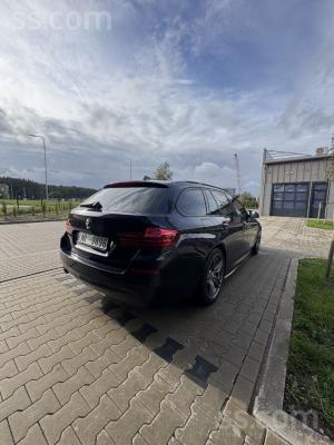 Blue BMW 530 2013 in Riga, with an engine capacity of 3.00 L and mileage of 343 thousand km for 14950 €, photo 4 on AUTOMOTO.COM.LV