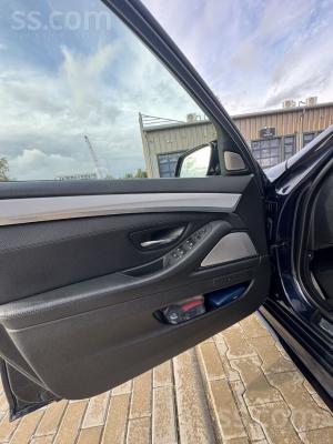 Blue BMW 530 2013 in Riga, with an engine capacity of 3.00 L and mileage of 343 thousand km for 14950 €, photo 8 on AUTOMOTO.COM.LV