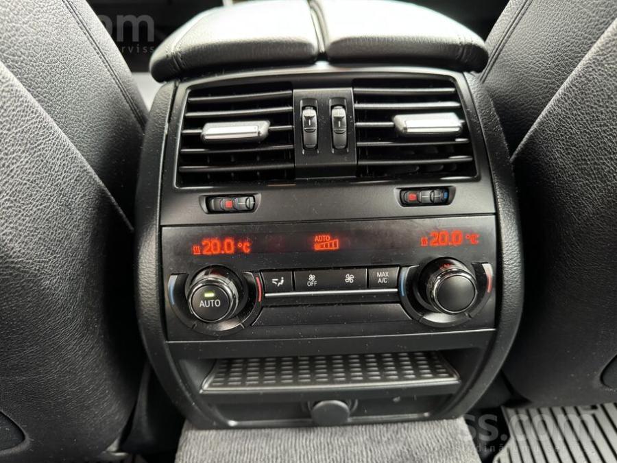 Blue BMW 530 2014 in Riga, with an engine capacity of 3.00 L and mileage of 243 thousand km for 12500 €, photo 13 on AUTOMOTO.COM.LV