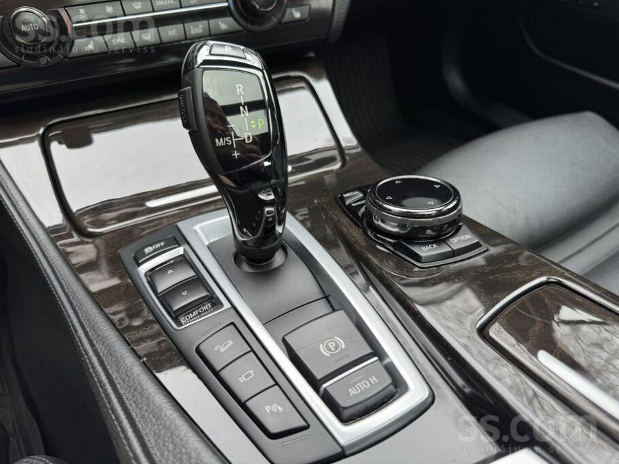 Blue BMW 530 2014 in Riga, with an engine capacity of 3.00 L and mileage of 243 thousand km for 12500 €, photo 14 on AUTOMOTO.COM.LV