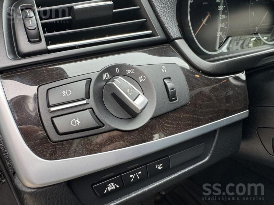 Blue BMW 530 2014 in Riga, with an engine capacity of 3.00 L and mileage of 243 thousand km for 12500 €, photo 15 on AUTOMOTO.COM.LV