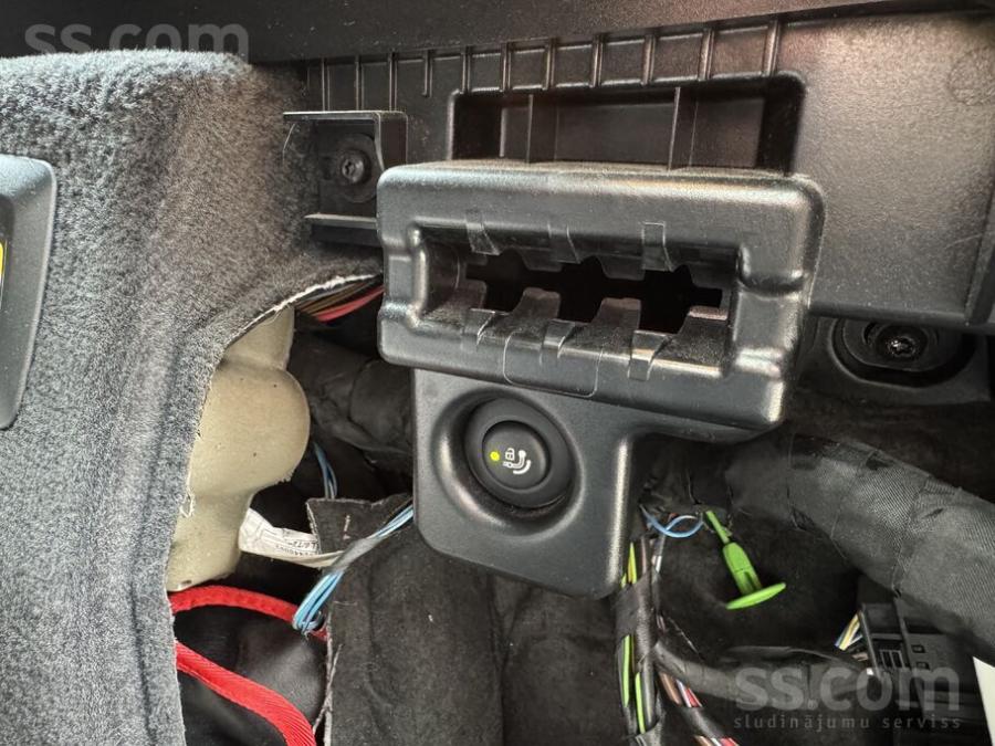 Blue BMW 530 2014 in Riga, with an engine capacity of 3.00 L and mileage of 243 thousand km for 12500 €, photo 22 on AUTOMOTO.COM.LV