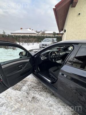 Zils BMW 530 2015 Tukums, ar dzinēja tilpumu 3.00 L un nobraukumu 302 tūkst. km par 14280 €, foto 7 vietnē AUTOMOTO.COM.LV