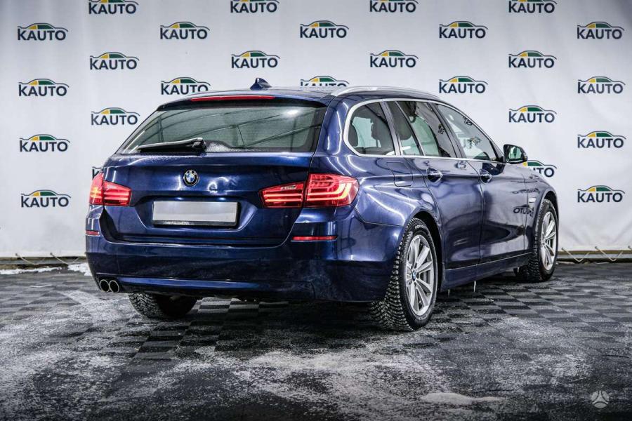 Blue BMW 530 2015 in Kaunas, with an engine capacity of 3.00 L and mileage of 303 thousand km for 10290 €, photo 3 on AUTOMOTO.COM.LV