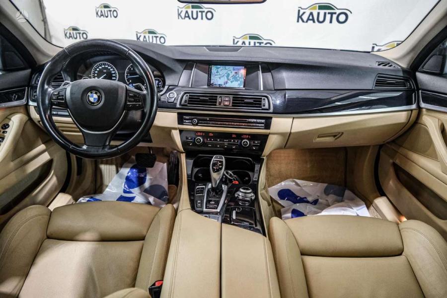 Blue BMW 530 2015 in Kaunas, with an engine capacity of 3.00 L and mileage of 303 thousand km for 10290 €, photo 8 on AUTOMOTO.COM.LV