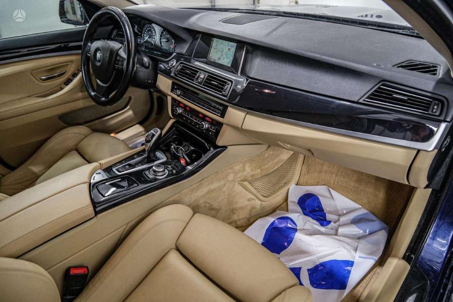 Blue BMW 530 2015 in Kaunas, with an engine capacity of 3.00 L and mileage of 303 thousand km for 10290 €, photo 11 on AUTOMOTO.COM.LV