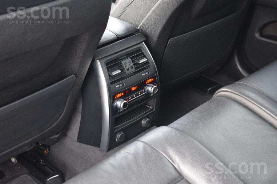 Blue BMW 530 2015 in Riga, with an engine capacity of 3.00 L and mileage of 190 thousand km for 15999 €, photo 14 on AUTOMOTO.COM.LV