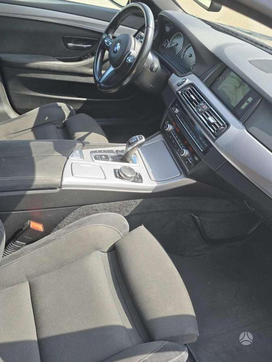 Blue BMW 530 2015 in Vilnius, with an engine capacity of 2.99 L and mileage of 300 thousand km for 10800 €, photo 13 on AUTOMOTO.COM.LV