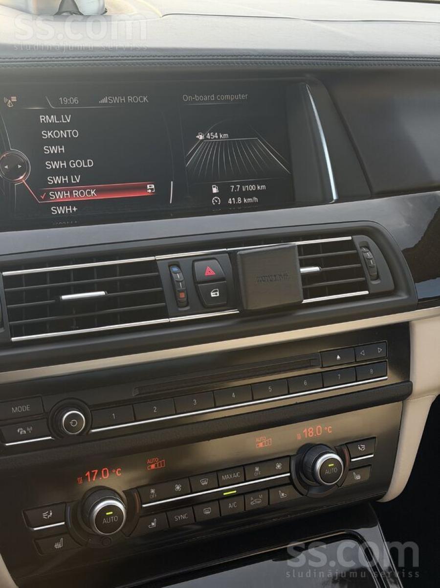 Blue BMW 530 2016 in Riga, with an engine capacity of 3.00 L and mileage of 214 thousand km for 15500 €, photo 13 on AUTOMOTO.COM.LV