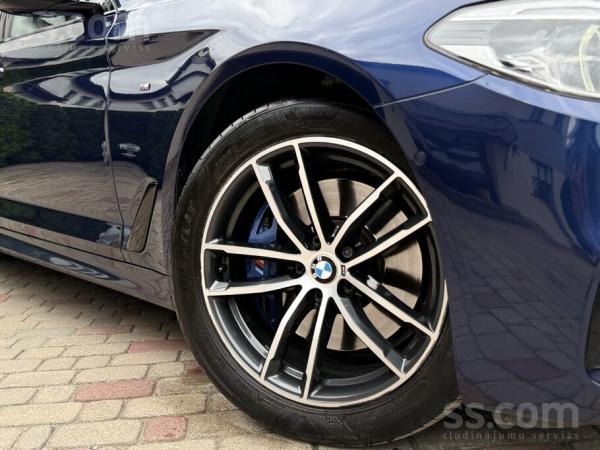 Blue BMW 530 2017 in Jelgava, with an engine capacity of 3.00 L and mileage of 208 thousand km for 19444 €, photo 2 on AUTOMOTO.COM.LV