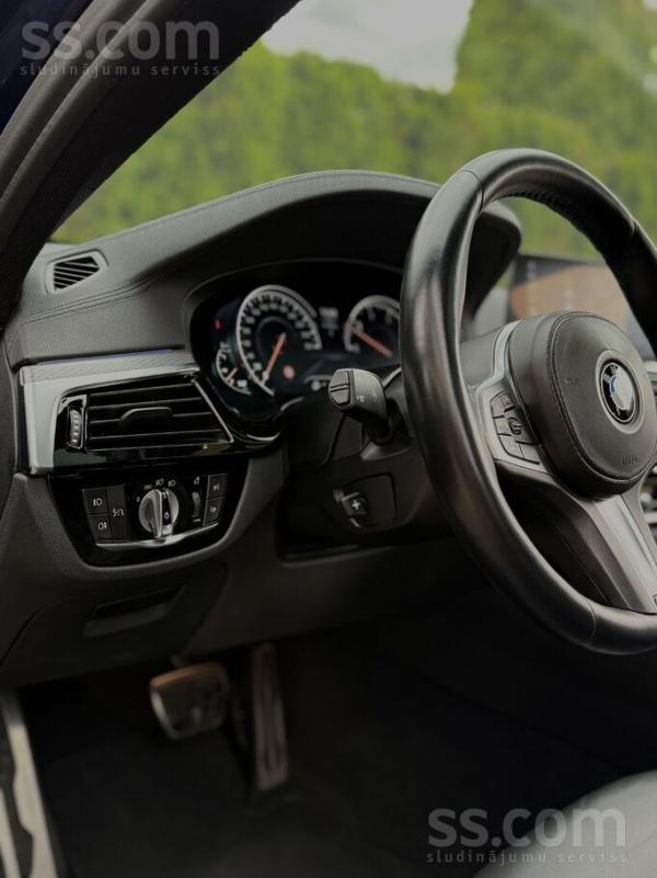 Blue BMW 530 2017 in Jelgava, with an engine capacity of 3.00 L and mileage of 208 thousand km for 19444 €, photo 10 on AUTOMOTO.COM.LV