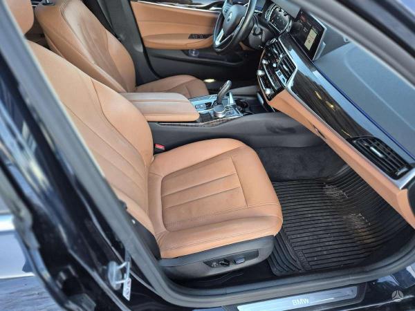 Blue BMW 530 2018 in Kaunas, with an engine capacity of 2.99 L and mileage of 201 thousand km for 18500 €, photo 10 on AUTOMOTO.COM.LV