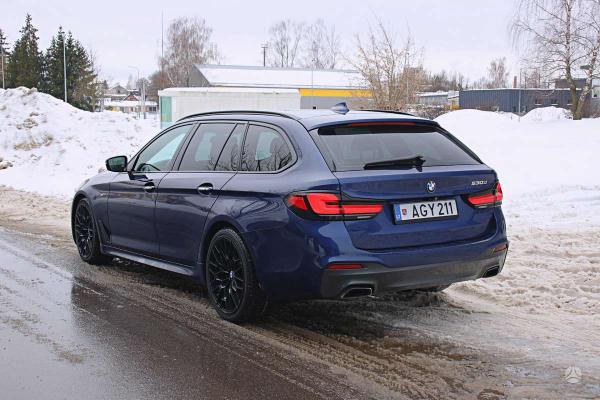 Blue BMW 530 2018 in Panevezys, with an engine capacity of 2.99 L and mileage of 266 thousand km for 23500 €, photo 4 on AUTOMOTO.COM.LV
