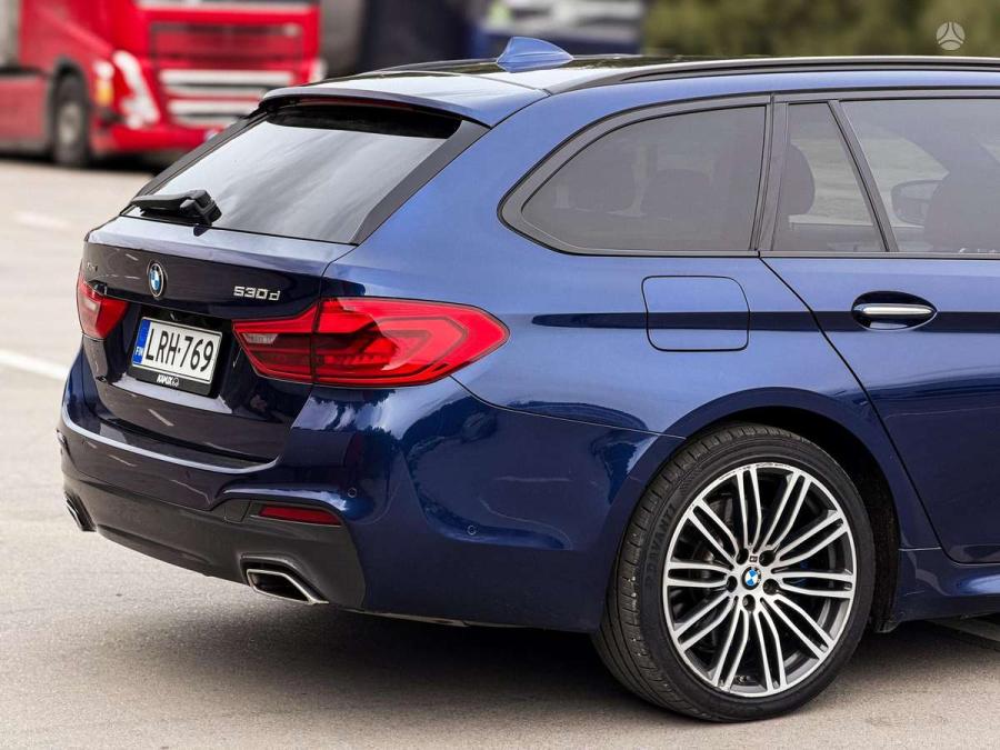 Blue BMW 530 2018 in Siauliai, with an engine capacity of 2.99 L and mileage of 291 thousand km for 16300 €, photo 9 on AUTOMOTO.COM.LV