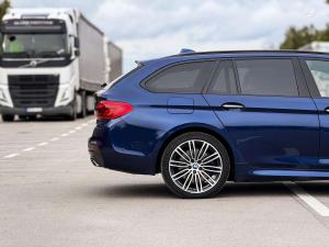 Blue BMW 530 2018 in Siauliai, with an engine capacity of 2.99 L and mileage of 291 thousand km for 16300 €, photo 10 on AUTOMOTO.COM.LV