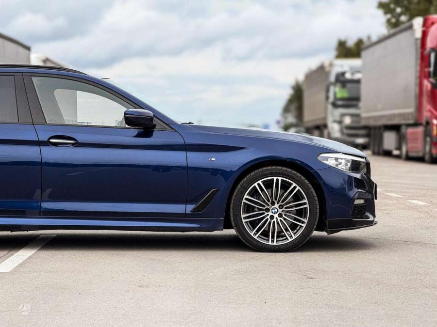 Blue BMW 530 2018 in Siauliai, with an engine capacity of 2.99 L and mileage of 291 thousand km for 16300 €, photo 11 on AUTOMOTO.COM.LV