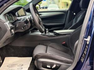 Blue BMW 530 2018 in Siauliai, with an engine capacity of 2.99 L and mileage of 291 thousand km for 16300 €, photo 15 on AUTOMOTO.COM.LV