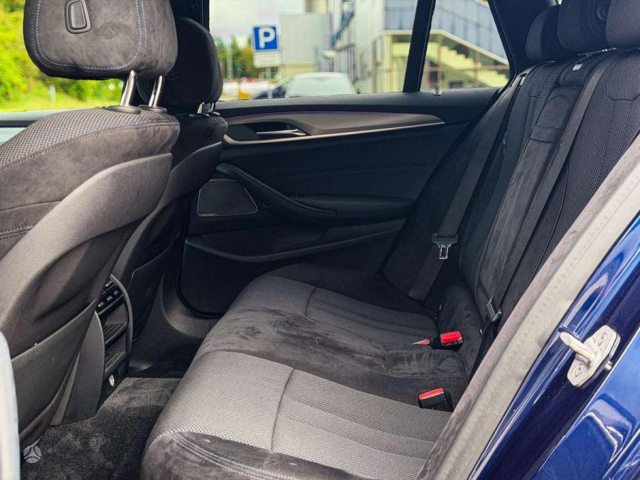 Blue BMW 530 2018 in Siauliai, with an engine capacity of 2.99 L and mileage of 291 thousand km for 16300 €, photo 21 on AUTOMOTO.COM.LV