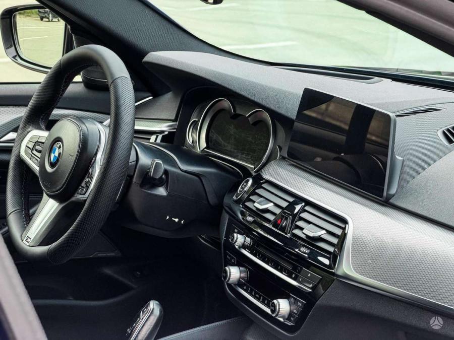 Blue BMW 530 2018 in Siauliai, with an engine capacity of 2.99 L and mileage of 291 thousand km for 16300 €, photo 25 on AUTOMOTO.COM.LV