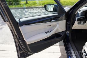 Blue BMW 530 2020 in Riga, with an engine capacity of 2.00 L and mileage of 220 thousand km for 26990 €, photo 7 on AUTOMOTO.COM.LV