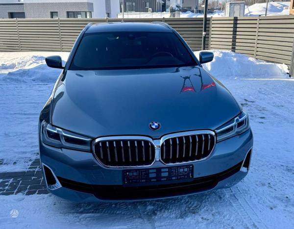 Blue BMW 530 2021 in Vilnius, with an engine capacity of 2.00 L and mileage of 149 thousand km for 25990 €, photo 3 on AUTOMOTO.COM.LV