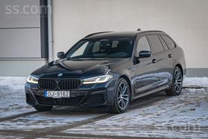 Zils BMW 530 2021 Rīga, ar dzinēja tilpumu 2.00 L un nobraukumu 0 tūkst. km par 27500 €, foto  vietnē AUTOMOTO.COM.LV