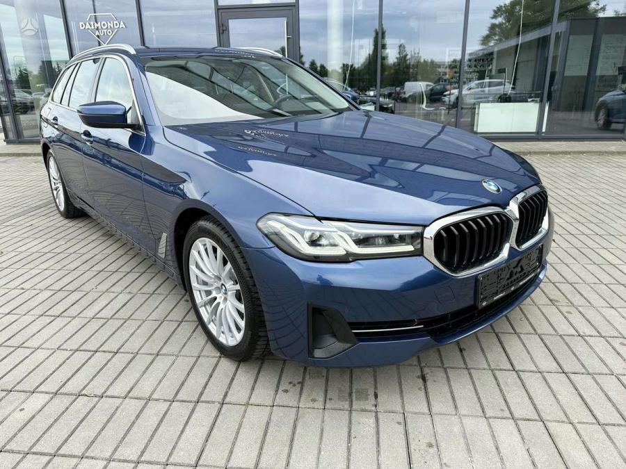 Blue BMW 530 2021 in Kaunas, with an engine capacity of 2.00 L and mileage of 191 thousand km for 21900 €, photo 3 on AUTOMOTO.COM.LV