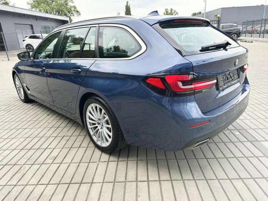 Blue BMW 530 2021 in Kaunas, with an engine capacity of 2.00 L and mileage of 191 thousand km for 21900 €, photo 5 on AUTOMOTO.COM.LV