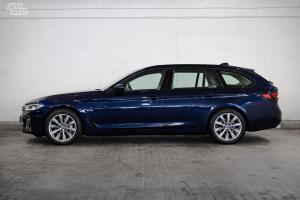 Blue BMW 530 2021 in Vilnius, with an engine capacity of 2.00 L and mileage of 71 thousand km for 33991 €, photo 5 on AUTOMOTO.COM.LV