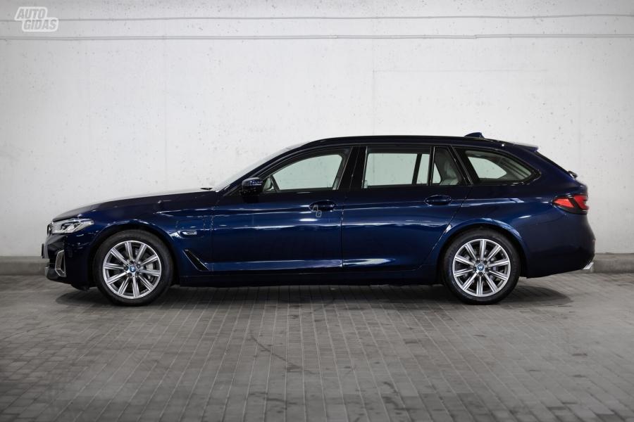 Blue BMW 530 2021 in Vilnius, with an engine capacity of 2.00 L and mileage of 71 thousand km for 33991 €, photo 5 on AUTOMOTO.COM.LV