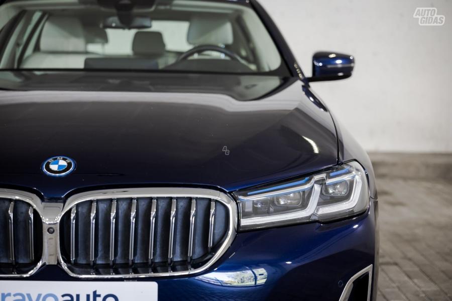 Blue BMW 530 2021 in Vilnius, with an engine capacity of 2.00 L and mileage of 71 thousand km for 33991 €, photo 8 on AUTOMOTO.COM.LV