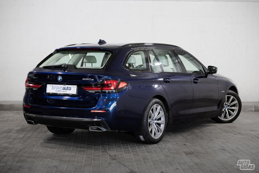 Blue BMW 530 2021 in Vilnius, with an engine capacity of 2.00 L and mileage of 71 thousand km for 33991 €, photo 11 on AUTOMOTO.COM.LV