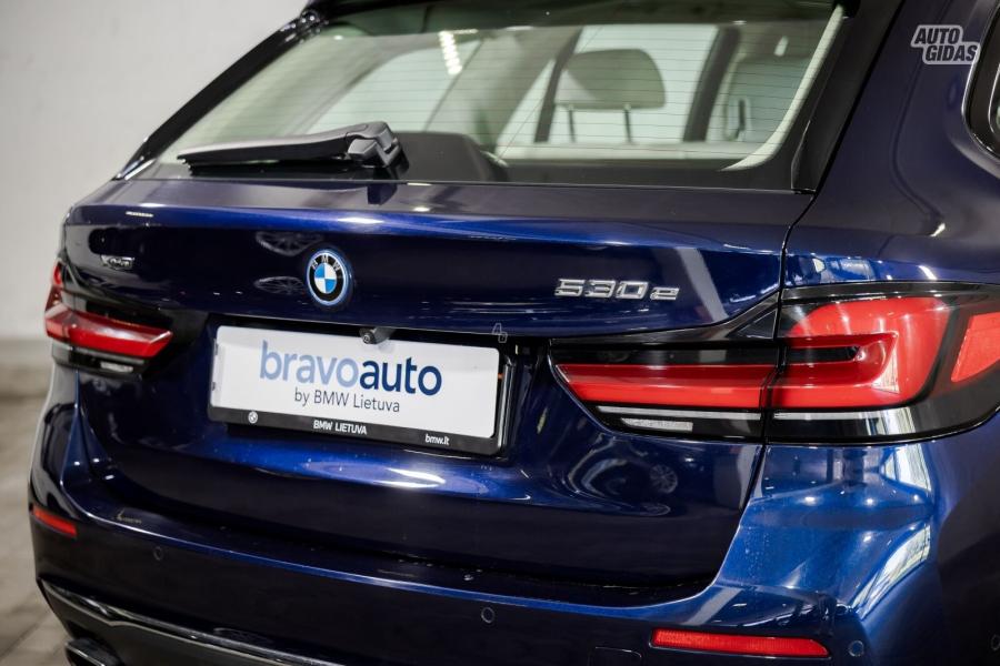 Blue BMW 530 2021 in Vilnius, with an engine capacity of 2.00 L and mileage of 71 thousand km for 33991 €, photo 12 on AUTOMOTO.COM.LV
