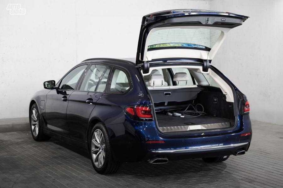 Blue BMW 530 2021 in Vilnius, with an engine capacity of 2.00 L and mileage of 71 thousand km for 33991 €, photo 14 on AUTOMOTO.COM.LV