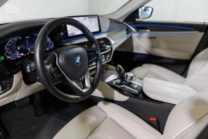 Blue BMW 530 2021 in Vilnius, with an engine capacity of 2.00 L and mileage of 71 thousand km for 33991 €, photo 16 on AUTOMOTO.COM.LV