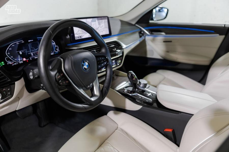Blue BMW 530 2021 in Vilnius, with an engine capacity of 2.00 L and mileage of 71 thousand km for 33991 €, photo 16 on AUTOMOTO.COM.LV
