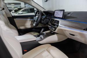 Blue BMW 530 2021 in Vilnius, with an engine capacity of 2.00 L and mileage of 71 thousand km for 33991 €, photo 22 on AUTOMOTO.COM.LV