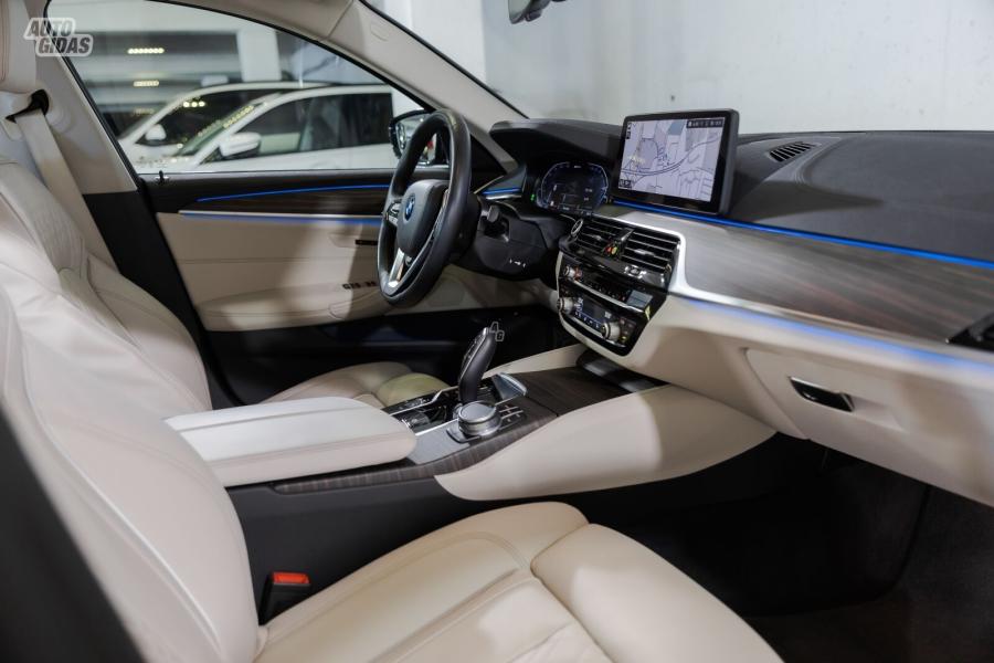 Blue BMW 530 2021 in Vilnius, with an engine capacity of 2.00 L and mileage of 71 thousand km for 33991 €, photo 22 on AUTOMOTO.COM.LV