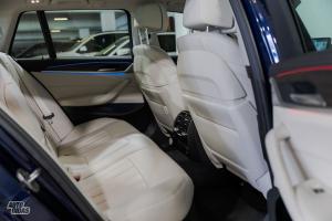 Blue BMW 530 2021 in Vilnius, with an engine capacity of 2.00 L and mileage of 71 thousand km for 33991 €, photo 23 on AUTOMOTO.COM.LV