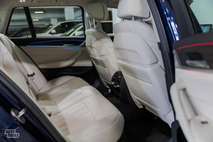 Blue BMW 530 2021 in Vilnius, with an engine capacity of 2.00 L and mileage of 71 thousand km for 33991 €, photo 23 on AUTOMOTO.COM.LV